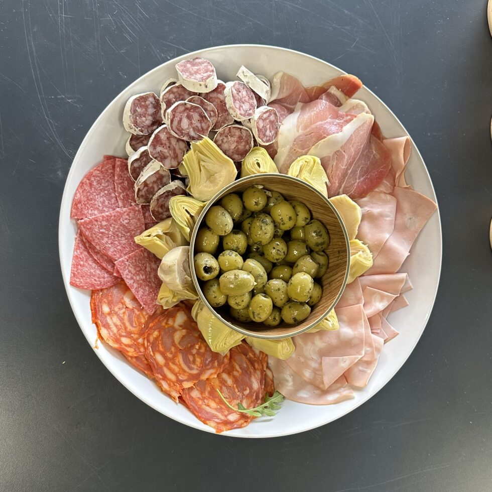 Borrelplank met hapjes bestellen | KOM Catering